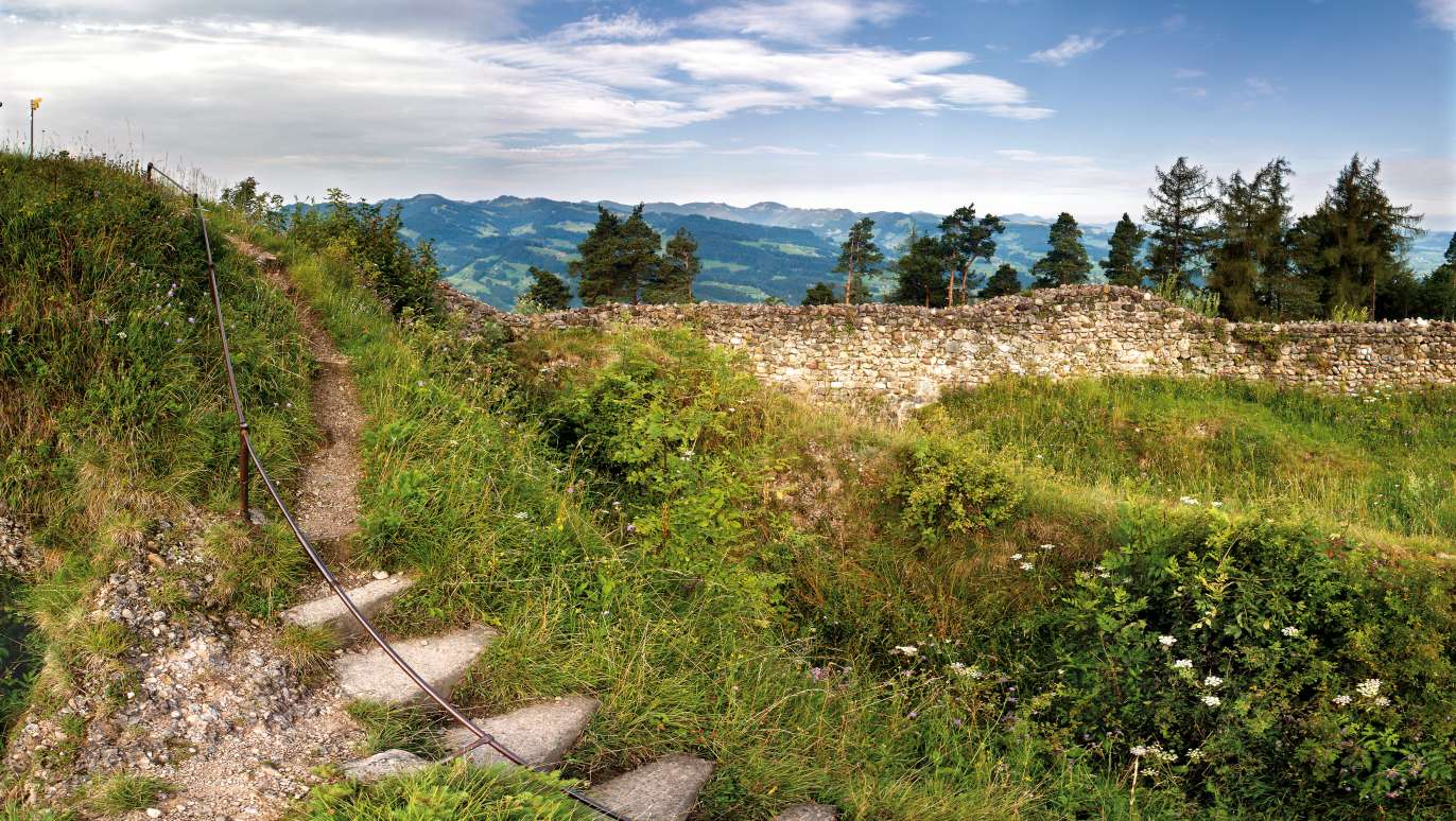 Neckertal – Naturwege, Necker und Höhenzüge zwischen Wald und Dörfern ...